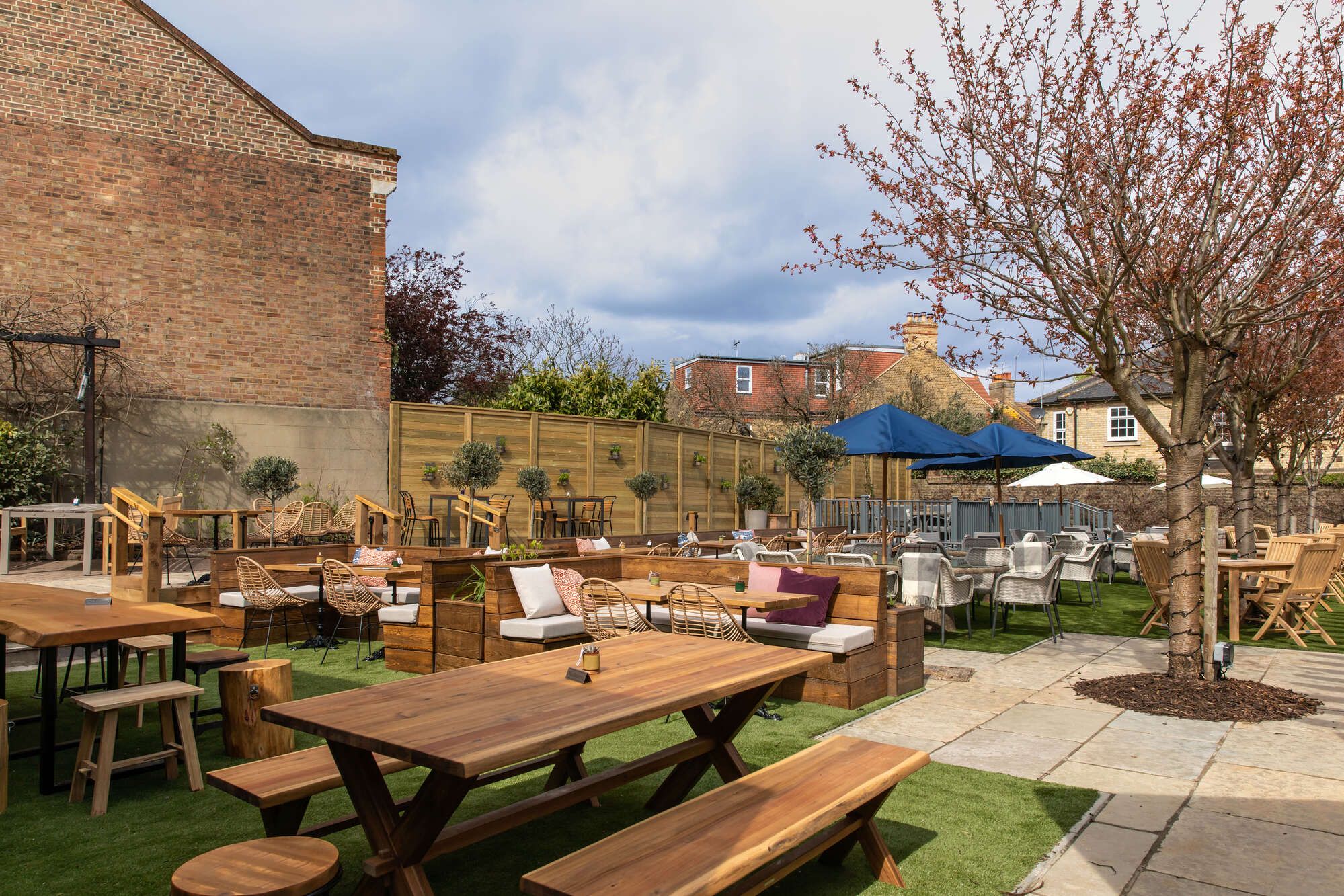 Hare and Hounds | East Sheen's best British pub and beer garden